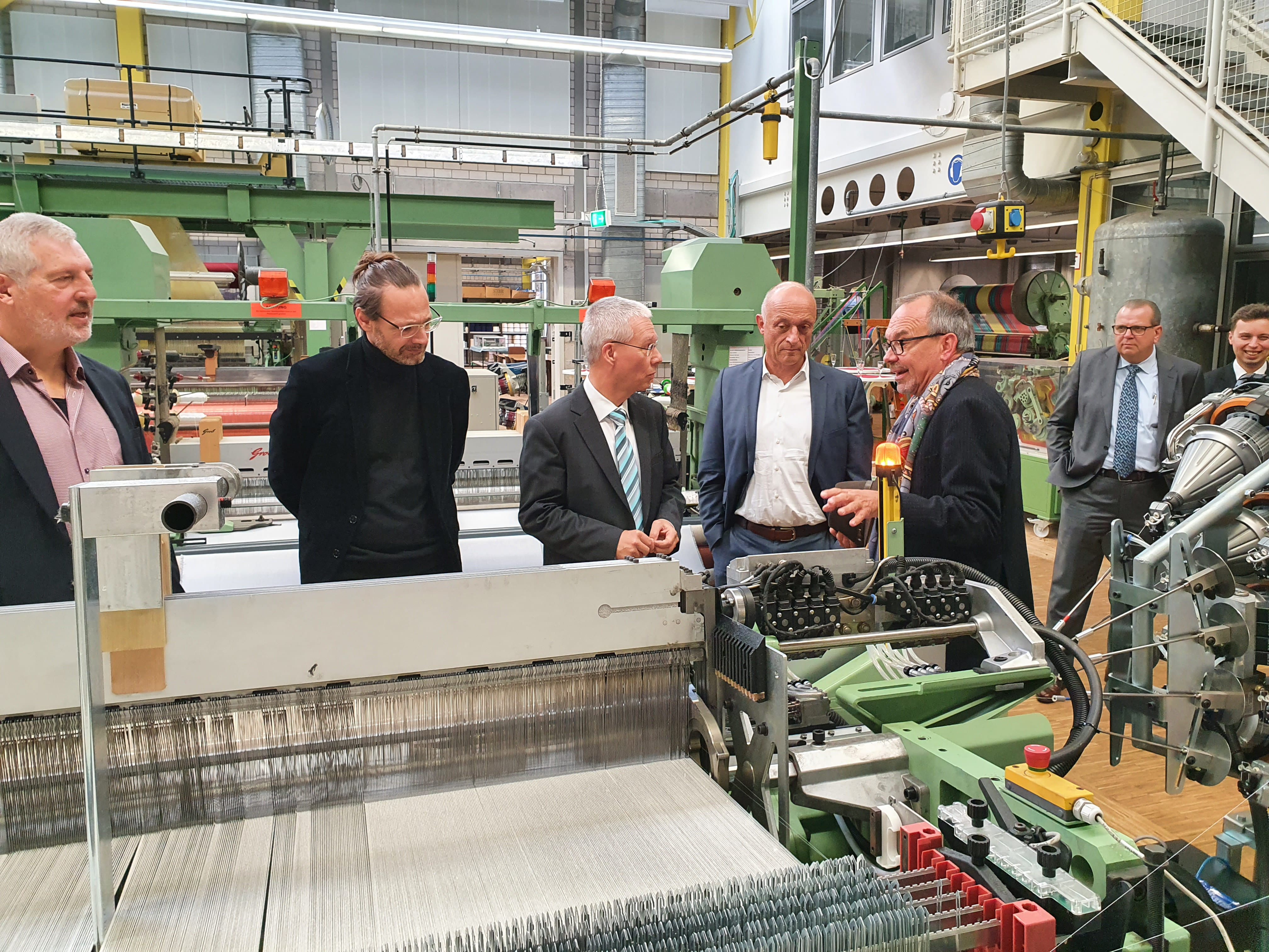 Hochmoderne, neue Webmaschine für die Fakultät Textil & Design